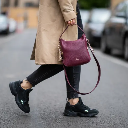 Luxury leather goods, fashion and accessories - AIGNER